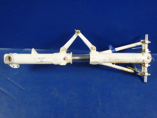 Cessna NPN MAIN LANDING GEAR STRUT ASSEMBLY - RH